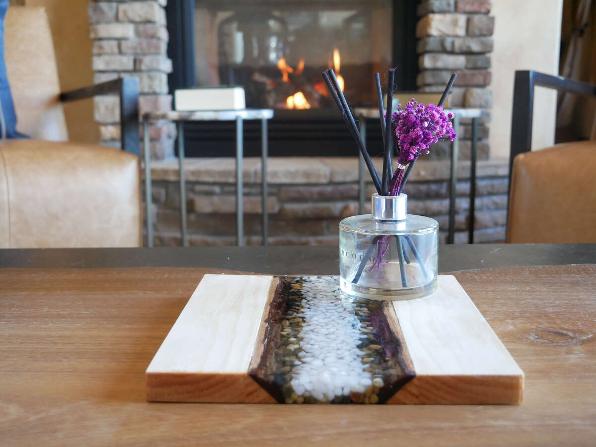 Make a Resin River Plank Top-Rated Virtual Event - Elevent